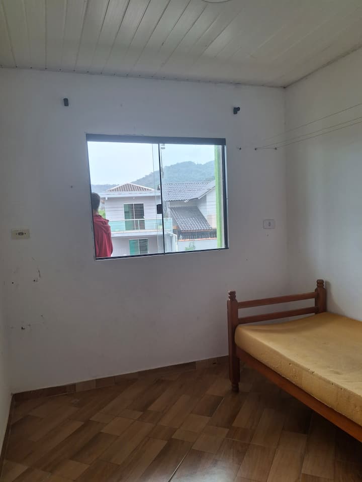 Sobrado Em Rua Tranquila Próx Ao Bavaresco. - Matinhos