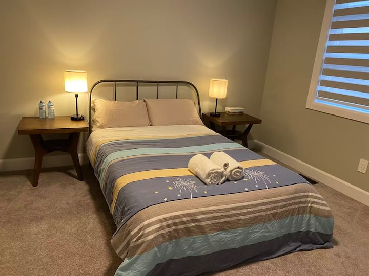 Detached House Second Floor, Double Size Bed - London