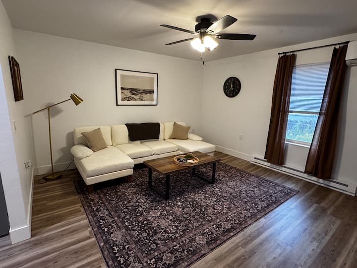 Apartment On Town Line Of Hampden/bangor-5 Min - 뱅고어