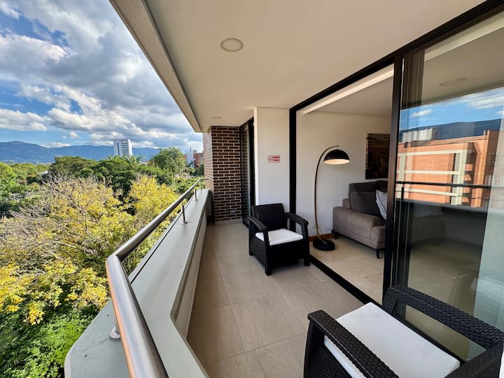 Apartamento Con Vista A La Ciudad. - Medellín