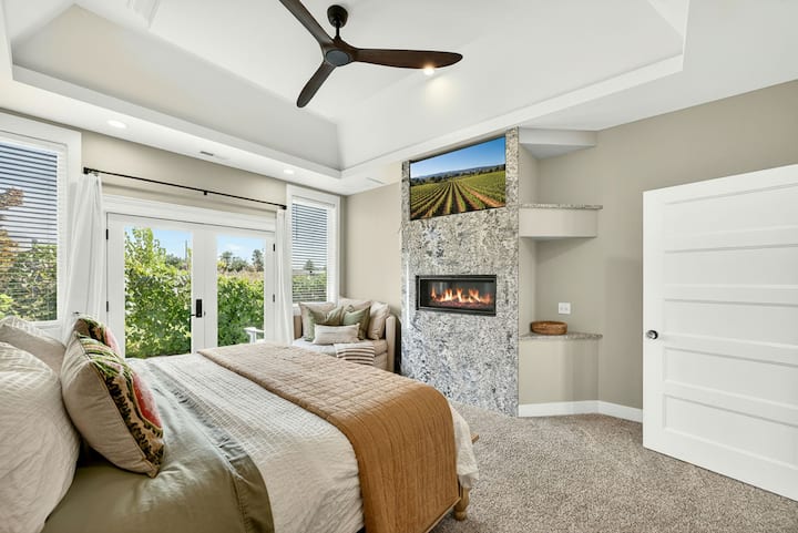 Meadowsweet Farm | Hot Tub | Outdoor Kitchen - Oregon Shakespeare Festival