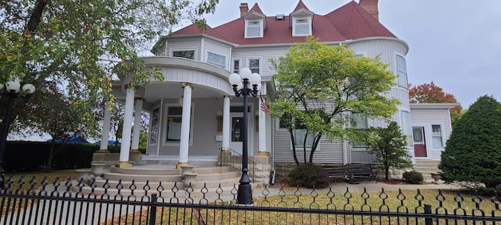 The Palace - Rockford, IL