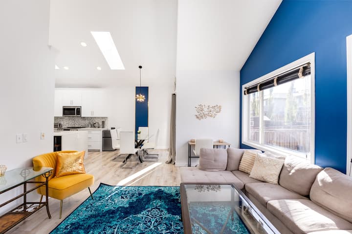 Stylish Modern Getaway | Peaceful, Bright & Bold - Calgary