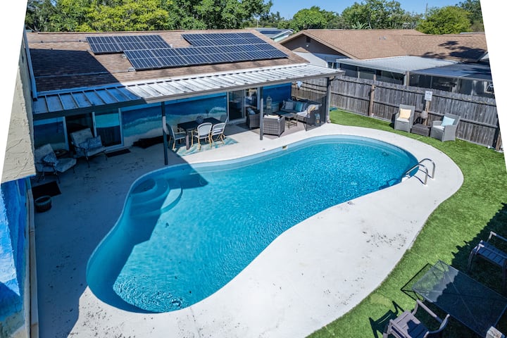 Hot Tub & Heated Pool! 4 Bedroom Largo Getaway! - Madeira Beach, FL