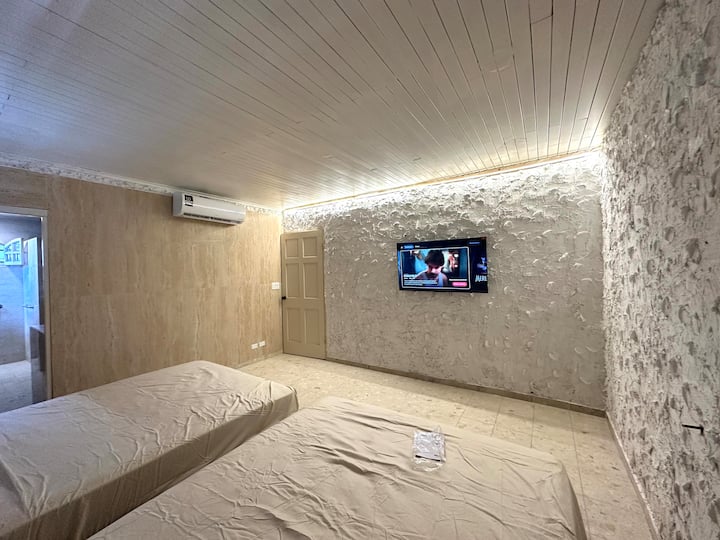 Caverina @ Obarrio D4d - Panama City