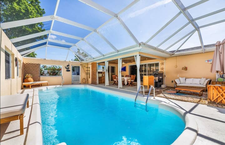Heated Pool Home Perfect For Family Getaways - Sanibel, FL