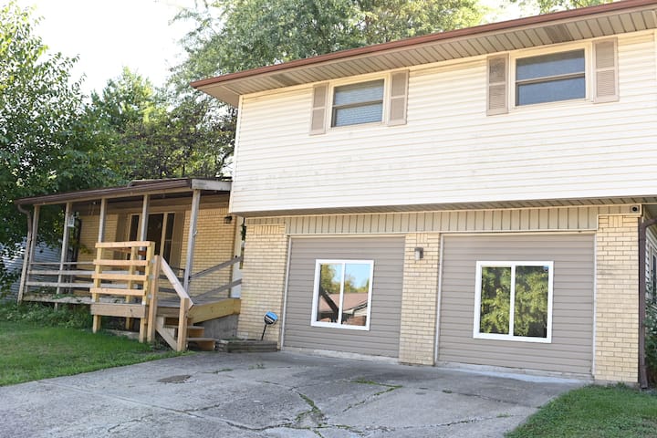 Cozy Home Close To Everything - Indianapolis, IN