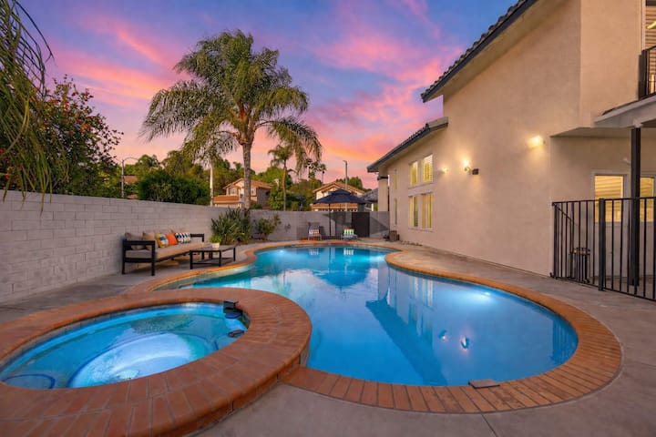 194 Valencia Modern Dream Home-pool-spa-safe Area! - Santa Clarita, CA