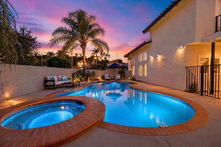 194 Valencia Modern Dream Home-pool-spa-safe Area! - Santa Clarita, CA