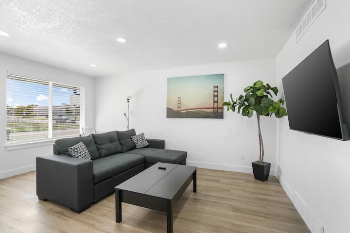 2 Bedroom 1 Bath Apt Near Airport & Salt Lake City - West Valley City, UT