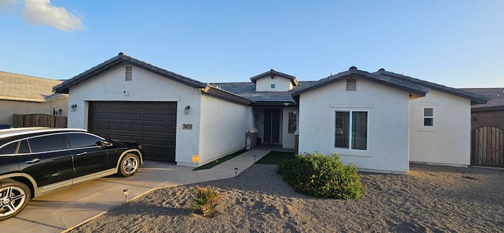 Sage Room - Private, Cozy, & Quiet - Queen Bed - Yuma, AZ