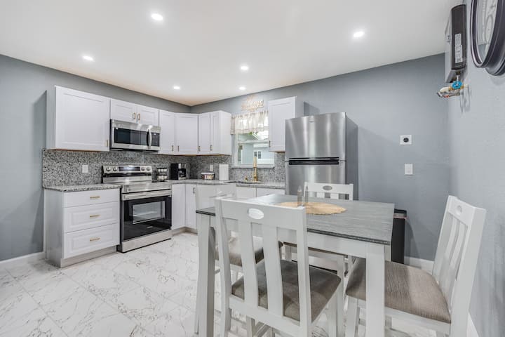 Sweet Retreat Tampa - Tampa, FL