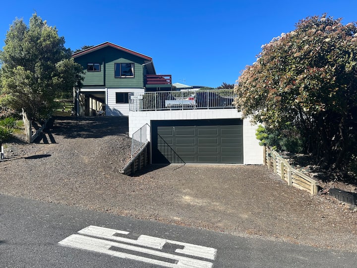 Relax And Unwind At Our Duvauchelle Bach - Duvauchelle