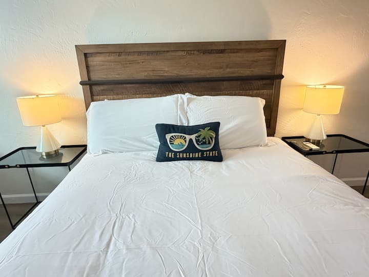 Sunny Miami Beach Getaway – Steps From The Ocean! - South Beach, FL