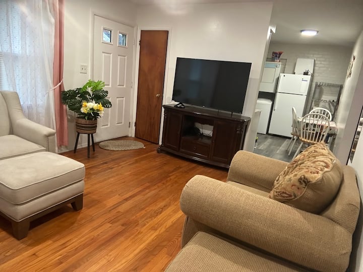 Albany 2br Apt With W/d: Near Colleges + Hospitals -