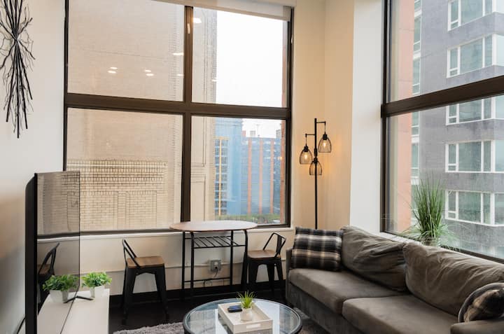 Walkable Bridge Views Glass Walls Loft In Downtown - Pittsburgh, PA