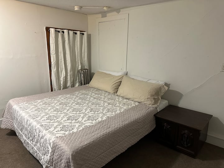 2nd Floor Private Room And Private Half Bath - Pontoosuc Lake, MA