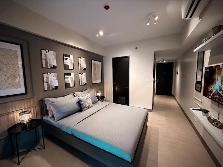 New! Luxe Studio Unit With Balcony At Capital Town - Guagua