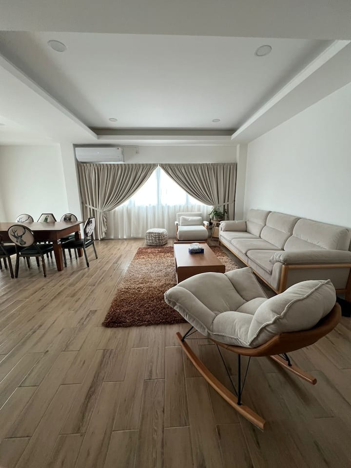 Modern 3br Apartment In The Heart Of Gadong - 