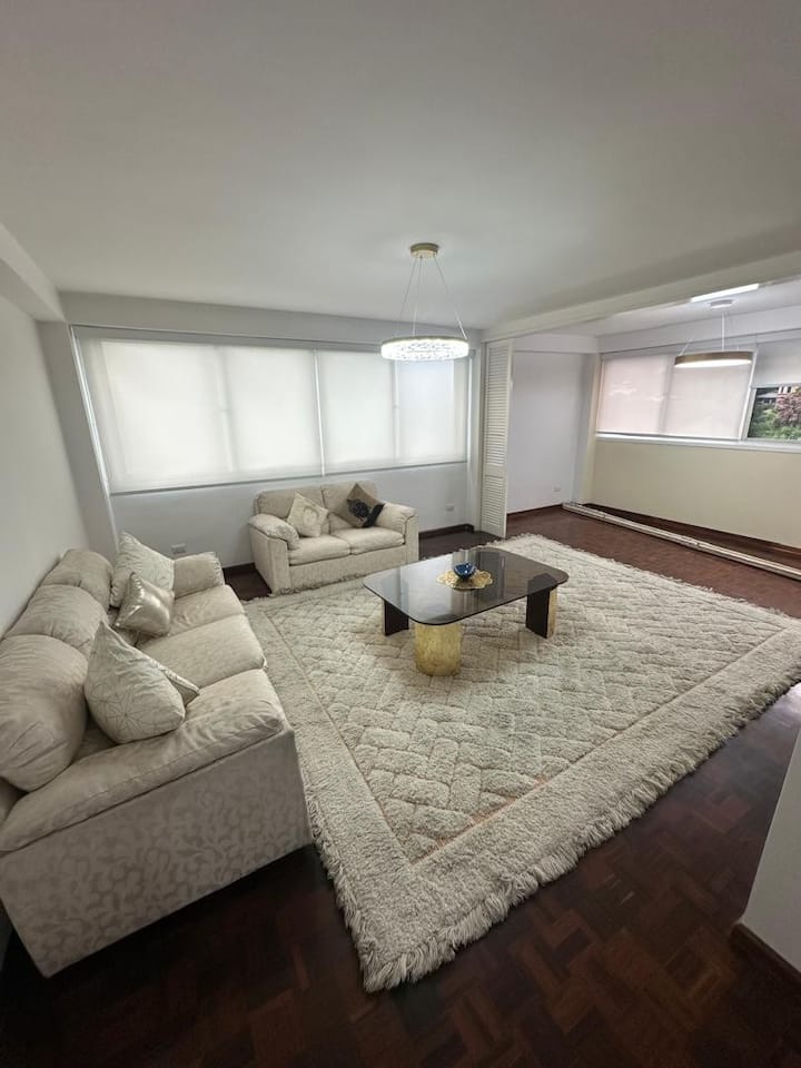 Lindo Apto En Una Zona
 Exclusiva De Caracas - Caracas