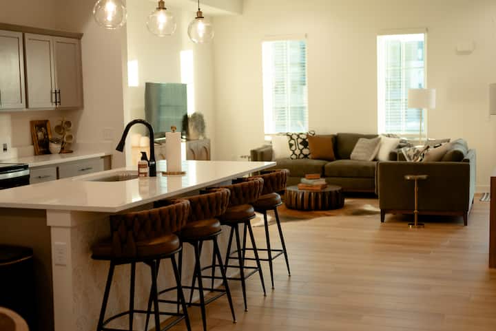 Modern Home In The Heart Of Ankeny 2 Car Garage - Ankeny, IA