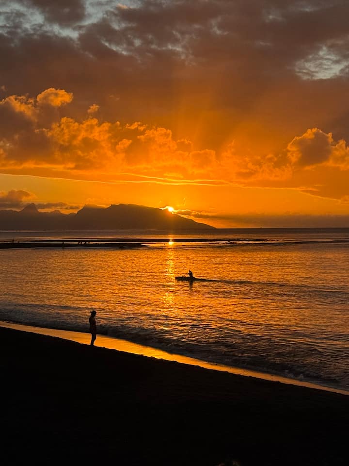 Suite Sunset On The Matavai Beach. - French Polynesia