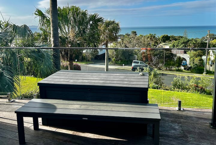 Relaxing Beach House. Ocean Views & Spa & Deck - Mangōnui