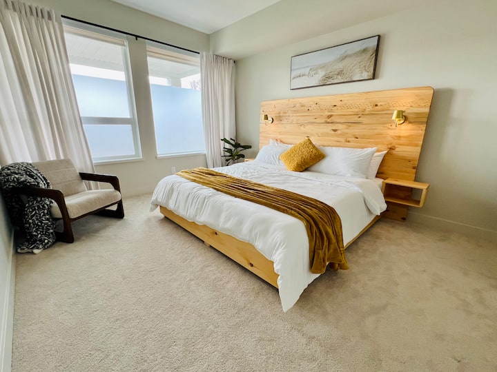 Silver Veil: King Bed/smart Lock/wifi/full Kitchen - Canada