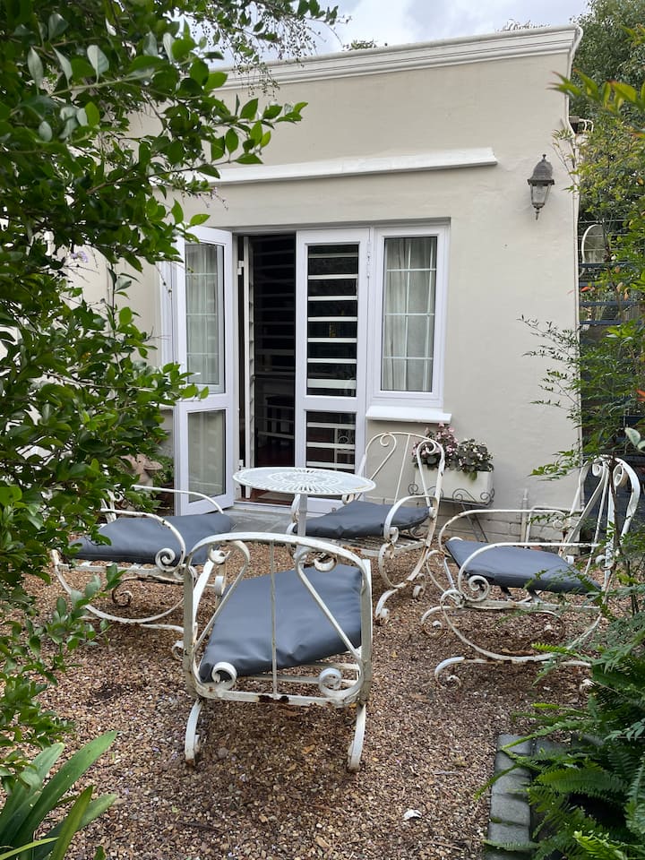 Pretty Garden Cottage In The Heart Of Rondebosch. - Goodwood