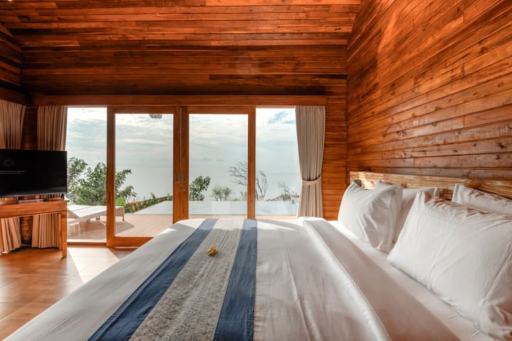 Ocean View Retreat In Seraya Cove Estate - Seraya