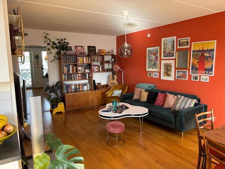 Spacious Bright Apartment With 2 Balconies - Stockholm