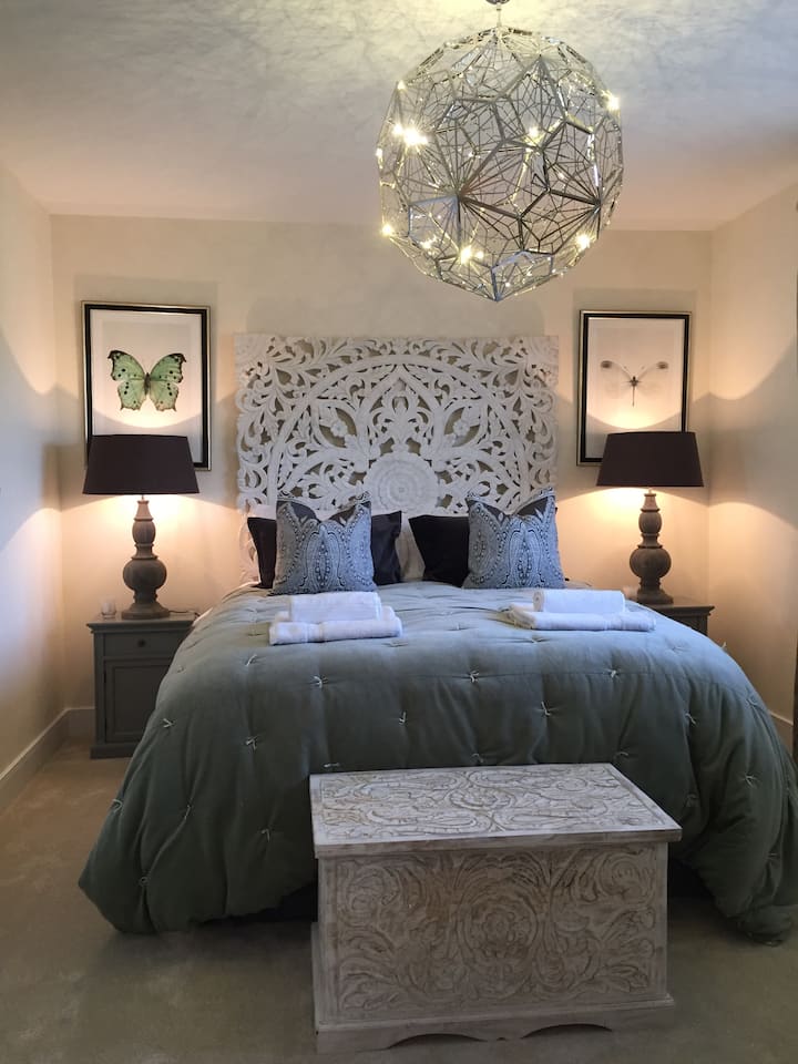 Interior Designed Cotswolds Getaway - Burford, UK
