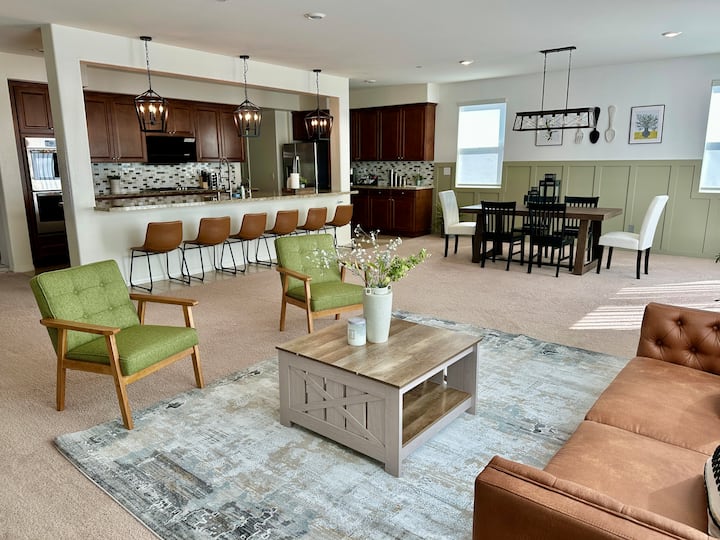 7 Bedrooms Luxury House/kingbd/long Term - Jurupa Valley, CA