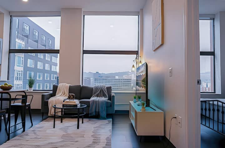 The Downtown Steelers Loft | Short Walk To Arena - Pittsburgh, PA