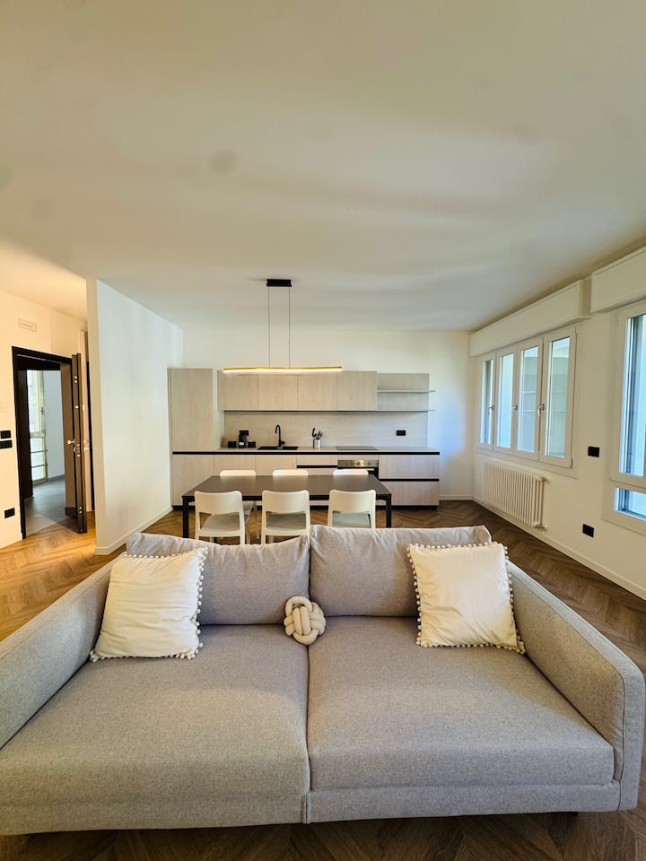 Appartamento Di Prestigio Bicamere A Pordenone. - Pordenone