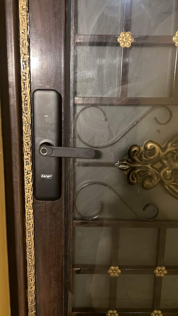 استيديو الجوري بتصميم هادي وجميل - Dammam