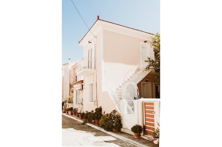 Pink Between (Cozy & Spacious 2-bedroom Retreat) - Aydın