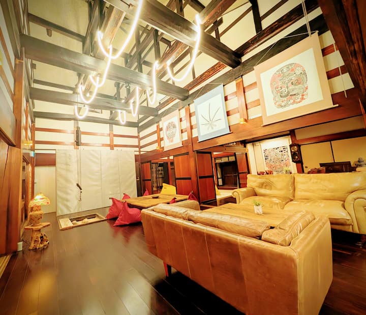 【一棟貸切】かぐらスキー場徒歩5分/源泉付きの三国街道の由緒正しき古民家 - Yuzawa