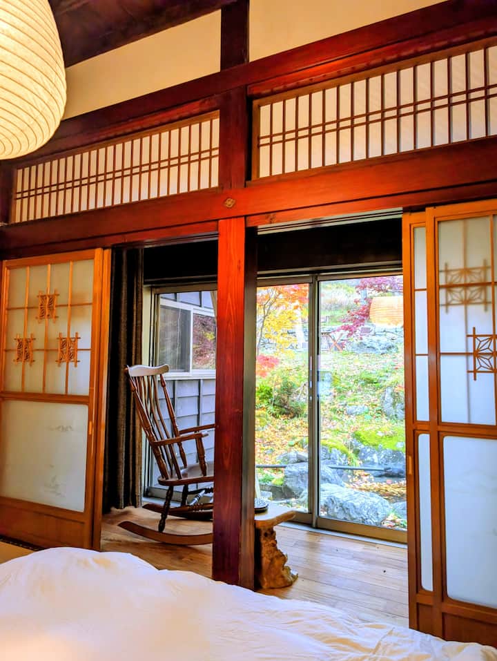 【一棟貸切】かぐらスキー場徒歩5分/源泉付きの三国街道の由緒正しき古民家 - Yuzawa