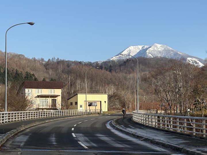 スキー場へ車で５分、温泉まで歩いて５分のMattsu黄金ロッジ - Niseko