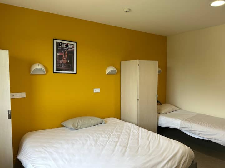 Chambre Triple Supérieure - Laval, France