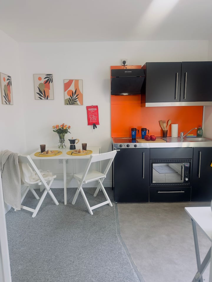 Stylish 2-bed Apartment With Outdoor Patio Space - Southampton