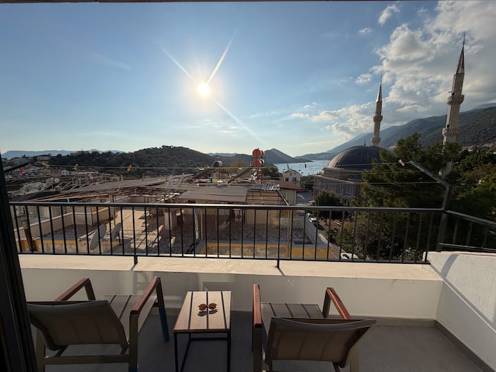 Kaş Merkezde Deniz Ve Doğa Manzaralı 1+1 ÇAtı Katı - Kaş