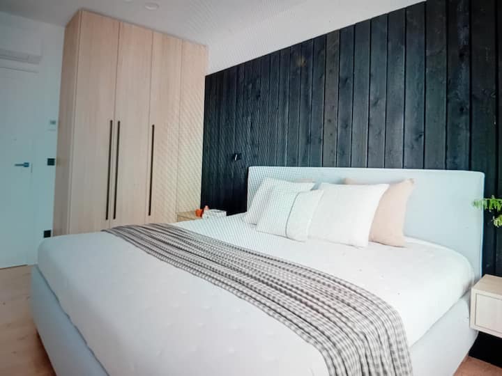 Small Studio Near Central Station -