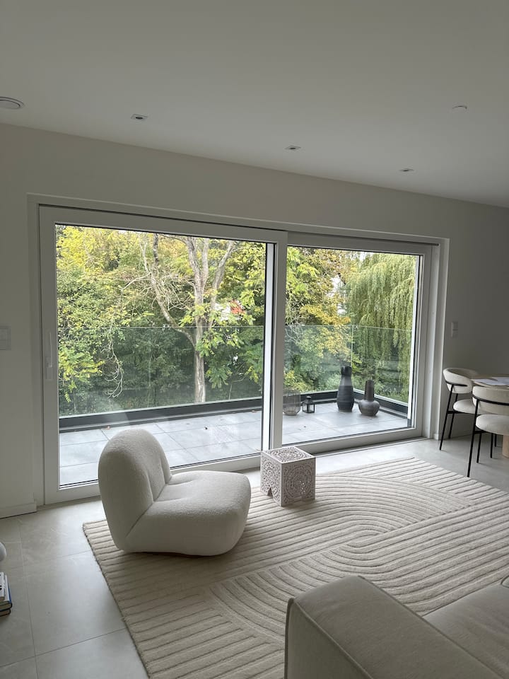 Designer Apartment- Available 16.12.25_20.01.26 - Frankfurt