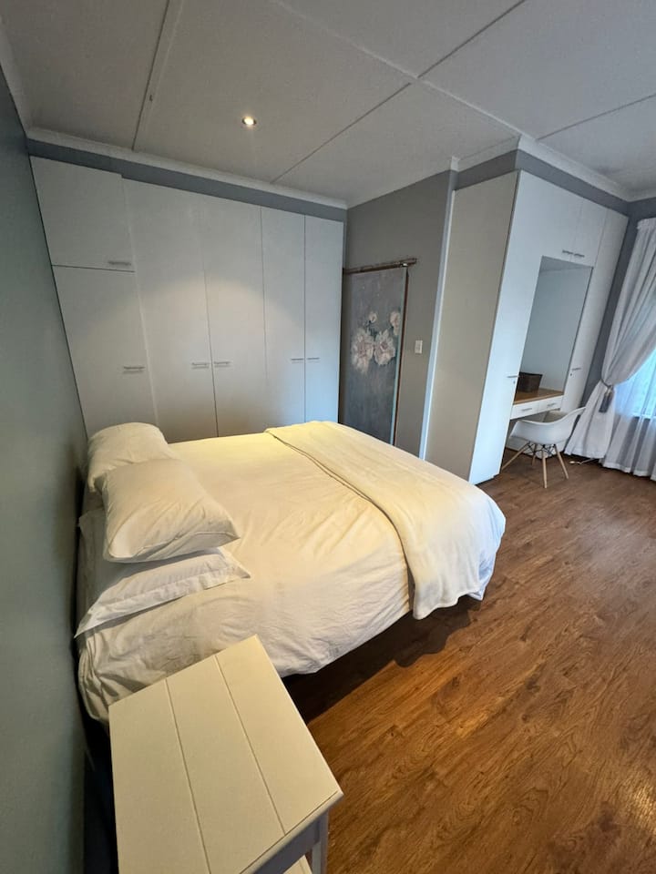 Delamare Garden Flat - George