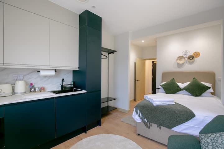 Lindenstone | Steps From Maidstone High Street - Maidstone