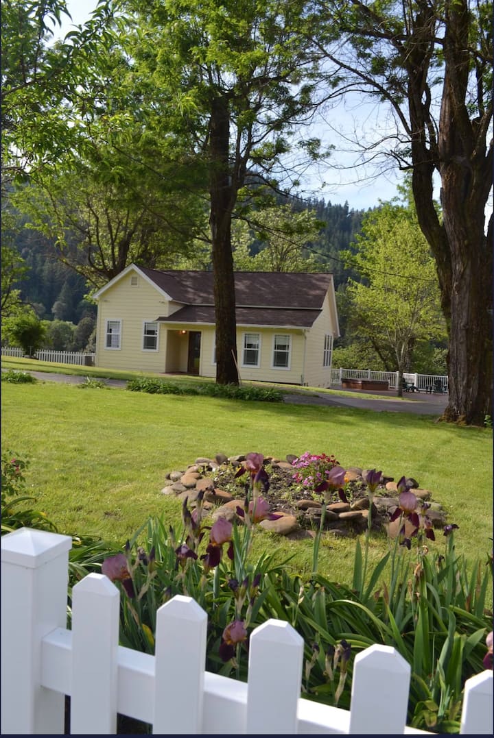 Fountain Ranch - Historic 1940 Restored Cottage - Humboldt County, CA