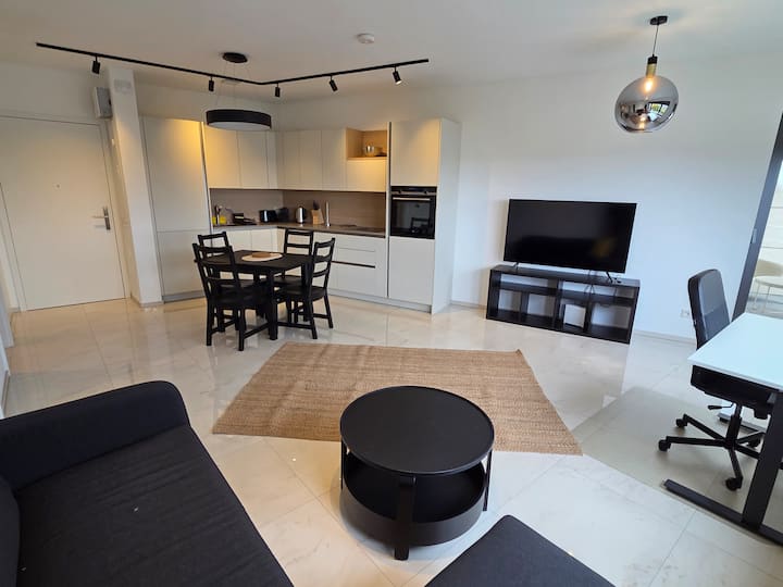 3rd Floor High-end 1br In Lux-belair With Parking - Luxembourg