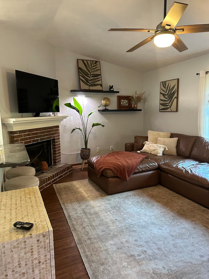 East Side Hideaway • Shaded Deck • 10 Min Downtown - Tallahassee, FL